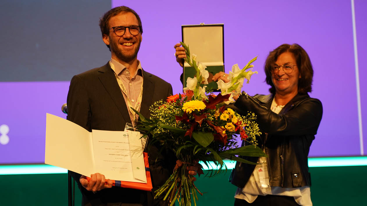 Carl Goetzke is awarded the Albert Czerny Prize - DRFZ